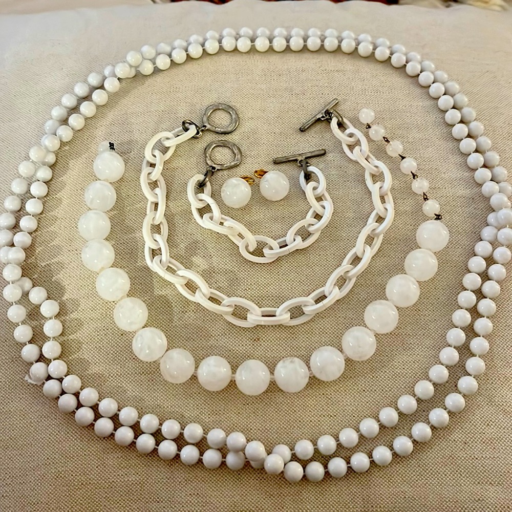 Vintage Jewellery: Three Bead And Chain Sets. - Gem